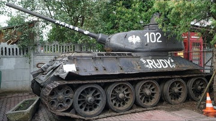 Inside a Polish T-34-85 WWII Era Soviet Tank