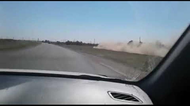 Русский танк Т-72М3 едет на скорости 100 км/ч Russian tank T-72M3 ...