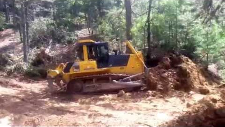 Komatsu D85 EX Dağları deviriyor