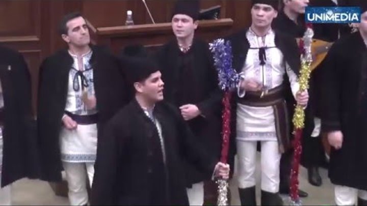 Ansamblul Etnofolcloric Plăieșii - Colinde în plenul Parlamentului ...